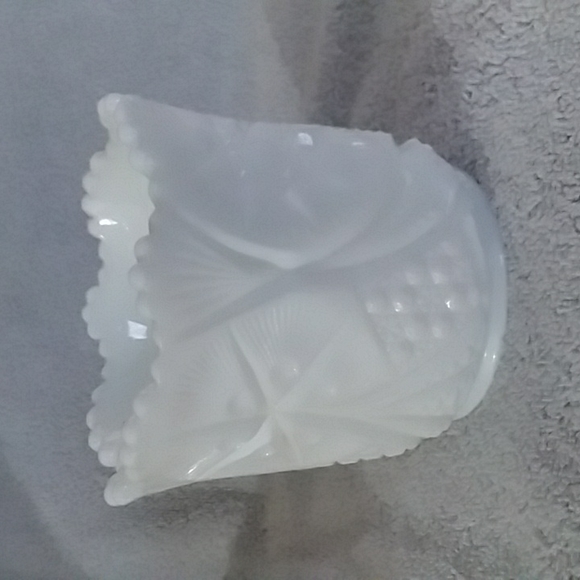 Kemple | Accents | Kemple Glass Yutec Milk Glass Petite Sawtooth Vase ...